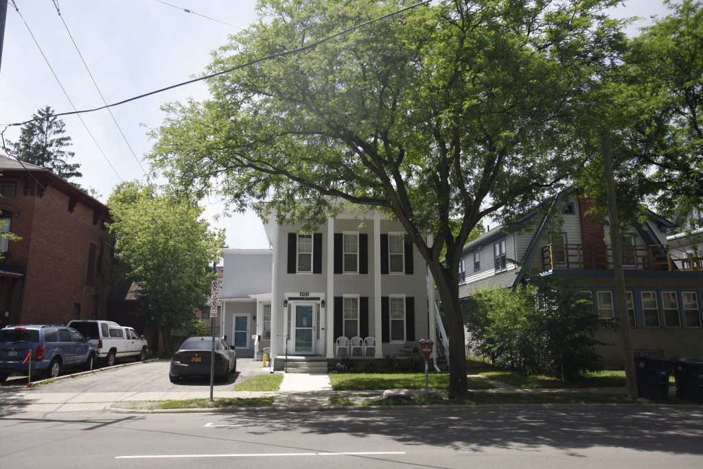 APARTMENTS & PARKING @ 526 S. DIVISION